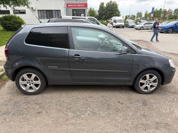 Pelēks Volkswagen Polo 2008 Kauņa, ar dzinēja tilpumu 1.42 L un nobraukumu 291 tūkst. km par 800 €, foto 2 vietnē AUTOMOTO.COM.LV