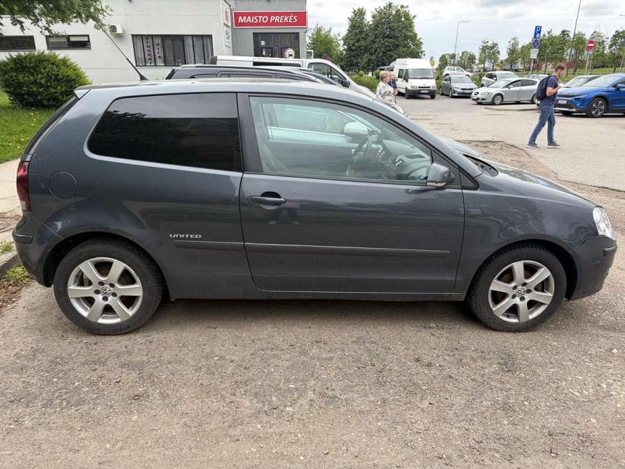 Pelēks Volkswagen Polo 2008 Kauņa, ar dzinēja tilpumu 1.42 L un nobraukumu 291 tūkst. km par 800 €, foto 3 vietnē AUTOMOTO.COM.LV