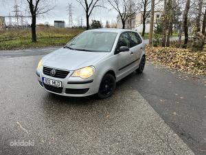 Pelēks Volkswagen Polo 2008 Tallina, ar dzinēja tilpumu 1.40 L un nobraukumu 230 tūkst. km par 2300 €, foto  vietnē AUTOMOTO.COM.LV