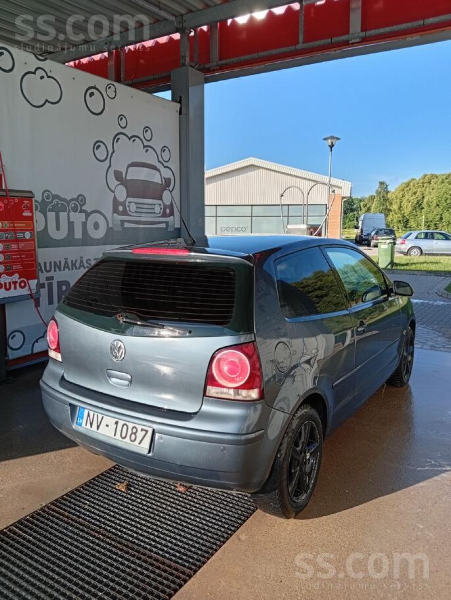 Grey Volkswagen Polo 2008 in Kuldiga, with an engine capacity of 1.40 L and mileage of 275 thousand km for 800 €, photo 3 on AUTOMOTO.COM.LV