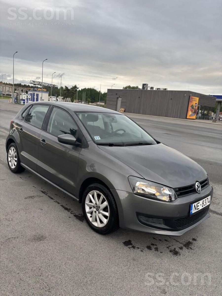 Grey Volkswagen Polo 2009 in Liepaja, with an engine capacity of 1.20 L and mileage of 193 thousand km for 3000 €, photo 3 on AUTOMOTO.COM.LV