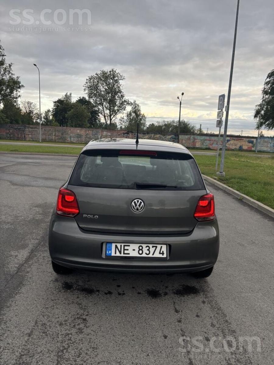Grey Volkswagen Polo 2009 in Liepaja, with an engine capacity of 1.20 L and mileage of 193 thousand km for 3000 €, photo 4 on AUTOMOTO.COM.LV