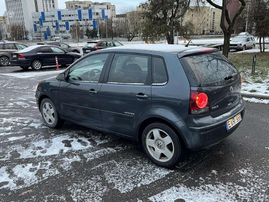 Pelēks Volkswagen Polo 2009 Viļņa, ar dzinēja tilpumu 1.42 L un nobraukumu 164 tūkst. km par 2000 €, foto 4 vietnē AUTOMOTO.COM.LV