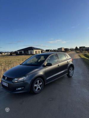 Pelēks Volkswagen Polo 2009 Šauļi, ar dzinēja tilpumu 1.20 L un nobraukumu 150 tūkst. km par 2300 €, foto  vietnē AUTOMOTO.COM.LV