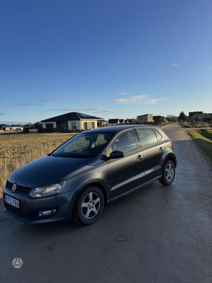 Pelēks Volkswagen Polo 2009 Šauļi, ar dzinēja tilpumu 1.20 L un nobraukumu 150 tūkst. km par 2300 €, foto 1 vietnē AUTOMOTO.COM.LV