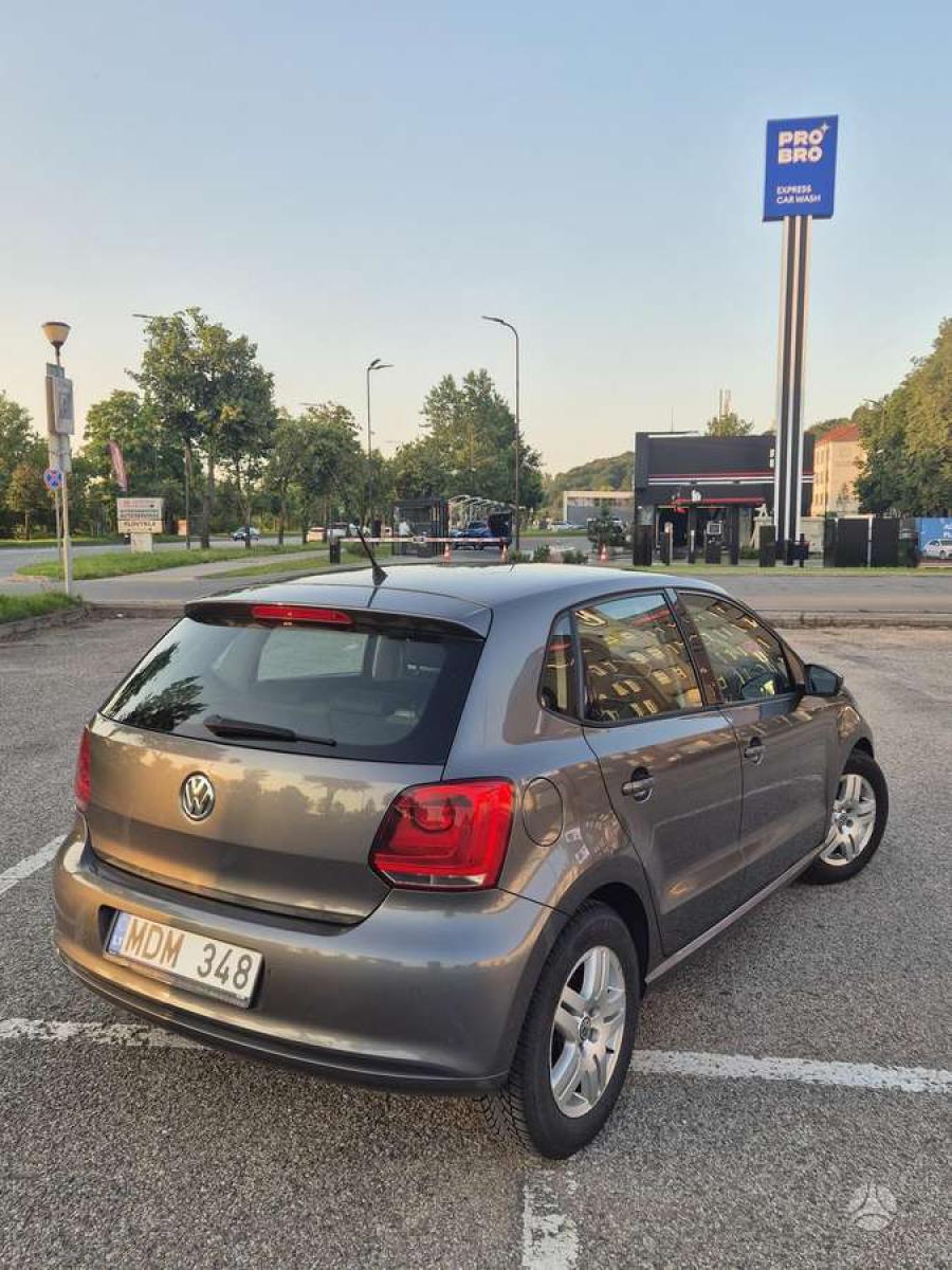 Grey Volkswagen Polo 2009 in Kaunas, with an engine capacity of 1.20 L and mileage of 204 thousand km for 3300 €, photo 3 on AUTOMOTO.COM.LV