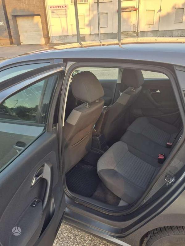 Grey Volkswagen Polo 2009 in Kaunas, with an engine capacity of 1.20 L and mileage of 204 thousand km for 3300 €, photo 6 on AUTOMOTO.COM.LV