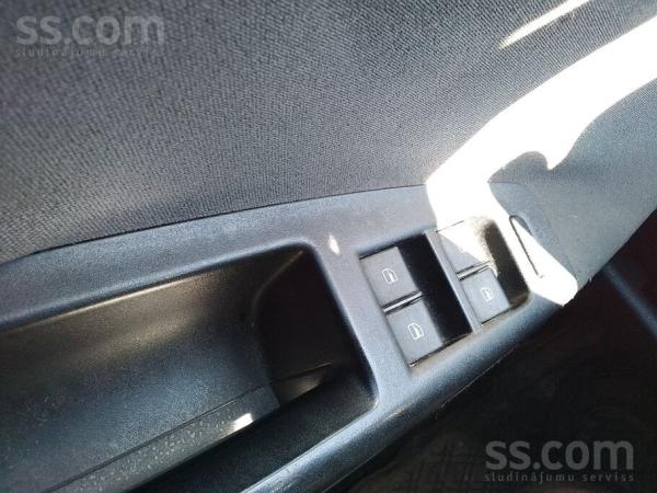 Grey Volkswagen Polo 2009 in Valmiera, with an engine capacity of 1.40 L and mileage of 410 thousand km for 1350 €, photo 8 on AUTOMOTO.COM.LV