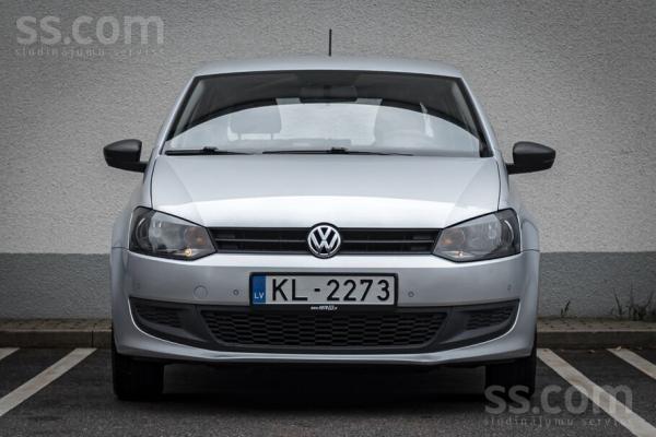 Grey Volkswagen Polo 2009 in Riga, with an engine capacity of 1.60 L and mileage of 221 thousand km for 2990 €, photo 2 on AUTOMOTO.COM.LV