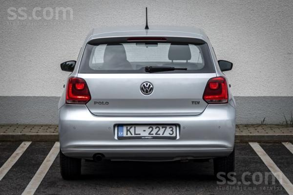 Grey Volkswagen Polo 2009 in Riga, with an engine capacity of 1.60 L and mileage of 221 thousand km for 2990 €, photo 5 on AUTOMOTO.COM.LV