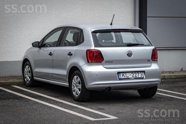 Grey Volkswagen Polo 2009 in Riga, with an engine capacity of 1.60 L and mileage of 221 thousand km for 2990 €, photo 6 on AUTOMOTO.COM.LV