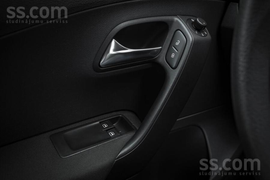 Pelēks Volkswagen Polo 2009 Rīga, ar dzinēja tilpumu 1.60 L un nobraukumu 221 tūkst. km par 2990 €, foto 23 vietnē AUTOMOTO.COM.LV