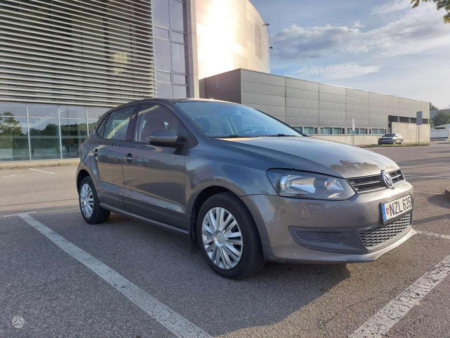 Pelēks Volkswagen Polo 2009 Panevēža, ar dzinēja tilpumu 1.60 L un nobraukumu 260 tūkst. km par 3690 €, foto 1 vietnē AUTOMOTO.COM.LV