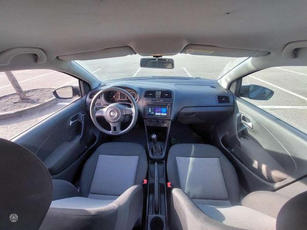 Pelēks Volkswagen Polo 2009 Panevēža, ar dzinēja tilpumu 1.60 L un nobraukumu 260 tūkst. km par 3690 €, foto 3 vietnē AUTOMOTO.COM.LV