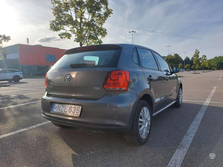 Pelēks Volkswagen Polo 2009 Panevēža, ar dzinēja tilpumu 1.60 L un nobraukumu 260 tūkst. km par 3690 €, foto 9 vietnē AUTOMOTO.COM.LV