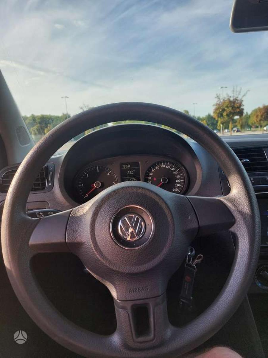 Pelēks Volkswagen Polo 2009 Panevēža, ar dzinēja tilpumu 1.60 L un nobraukumu 260 tūkst. km par 3690 €, foto 12 vietnē AUTOMOTO.COM.LV