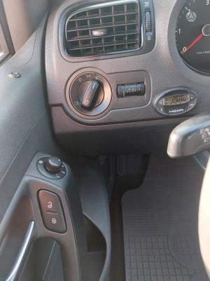 Pelēks Volkswagen Polo 2009 Panevēža, ar dzinēja tilpumu 1.60 L un nobraukumu 260 tūkst. km par 3690 €, foto 14 vietnē AUTOMOTO.COM.LV