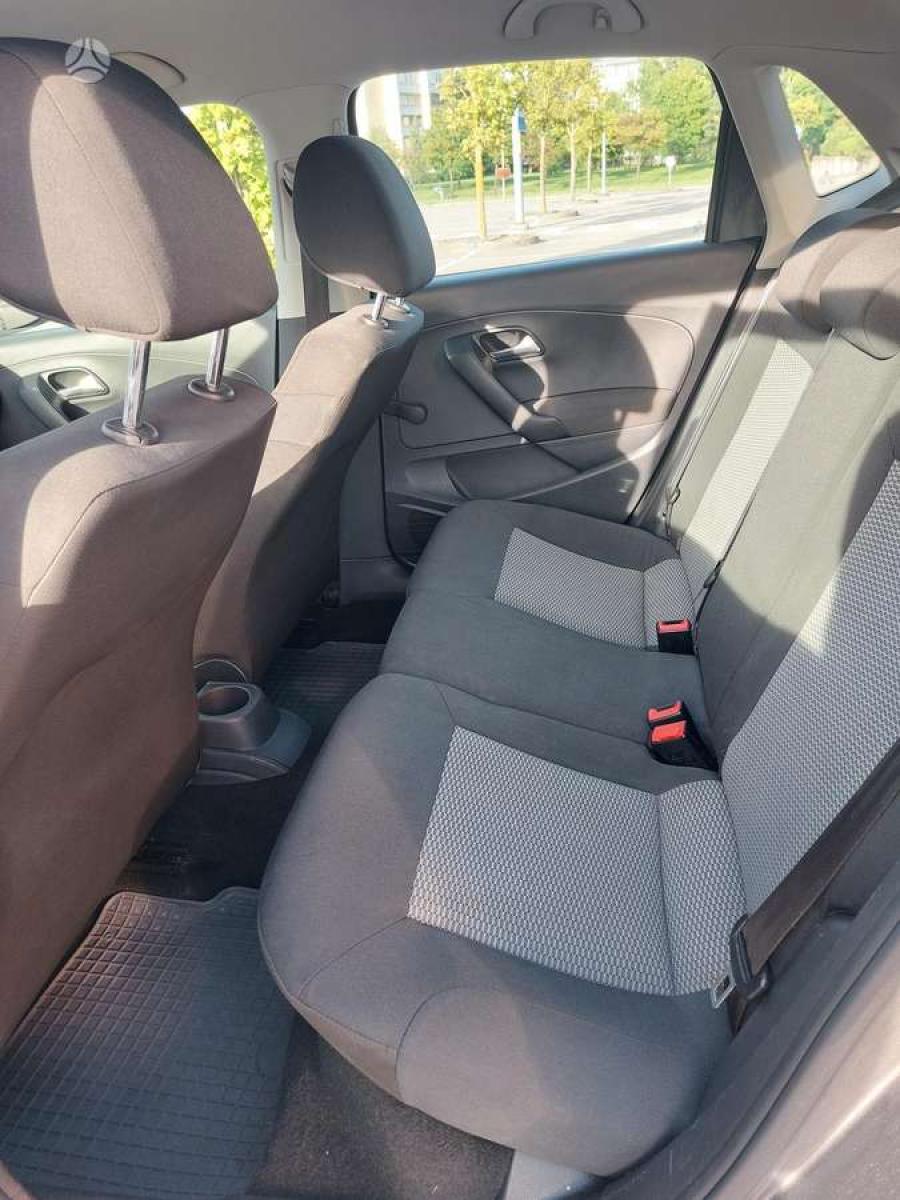 Pelēks Volkswagen Polo 2009 Panevēža, ar dzinēja tilpumu 1.60 L un nobraukumu 260 tūkst. km par 3690 €, foto 20 vietnē AUTOMOTO.COM.LV