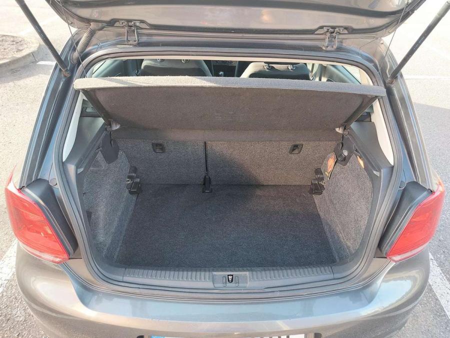 Pelēks Volkswagen Polo 2009 Panevēža, ar dzinēja tilpumu 1.60 L un nobraukumu 260 tūkst. km par 3690 €, foto 23 vietnē AUTOMOTO.COM.LV