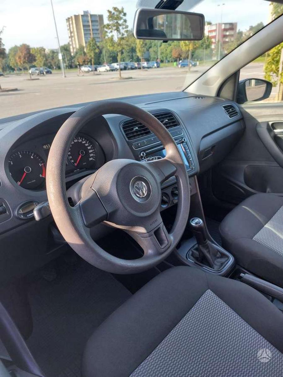 Pelēks Volkswagen Polo 2009 Panevēža, ar dzinēja tilpumu 1.60 L un nobraukumu 260 tūkst. km par 3690 €, foto 24 vietnē AUTOMOTO.COM.LV