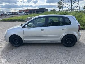 Pelēks Volkswagen Polo 2009 Kauņa, ar dzinēja tilpumu 1.40 L un nobraukumu 268 tūkst. km par 500 €, foto 5 vietnē AUTOMOTO.COM.LV