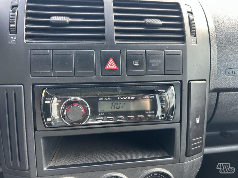 Pelēks Volkswagen Polo 2009 Kauņa, ar dzinēja tilpumu 1.40 L un nobraukumu 268 tūkst. km par 500 €, foto 13 vietnē AUTOMOTO.COM.LV