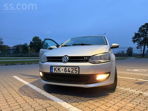 Pelēks Volkswagen Polo 2009 Rīga, ar dzinēja tilpumu 1.60 L un nobraukumu 374 tūkst. km par 2450 €, foto 1 vietnē AUTOMOTO.COM.LV