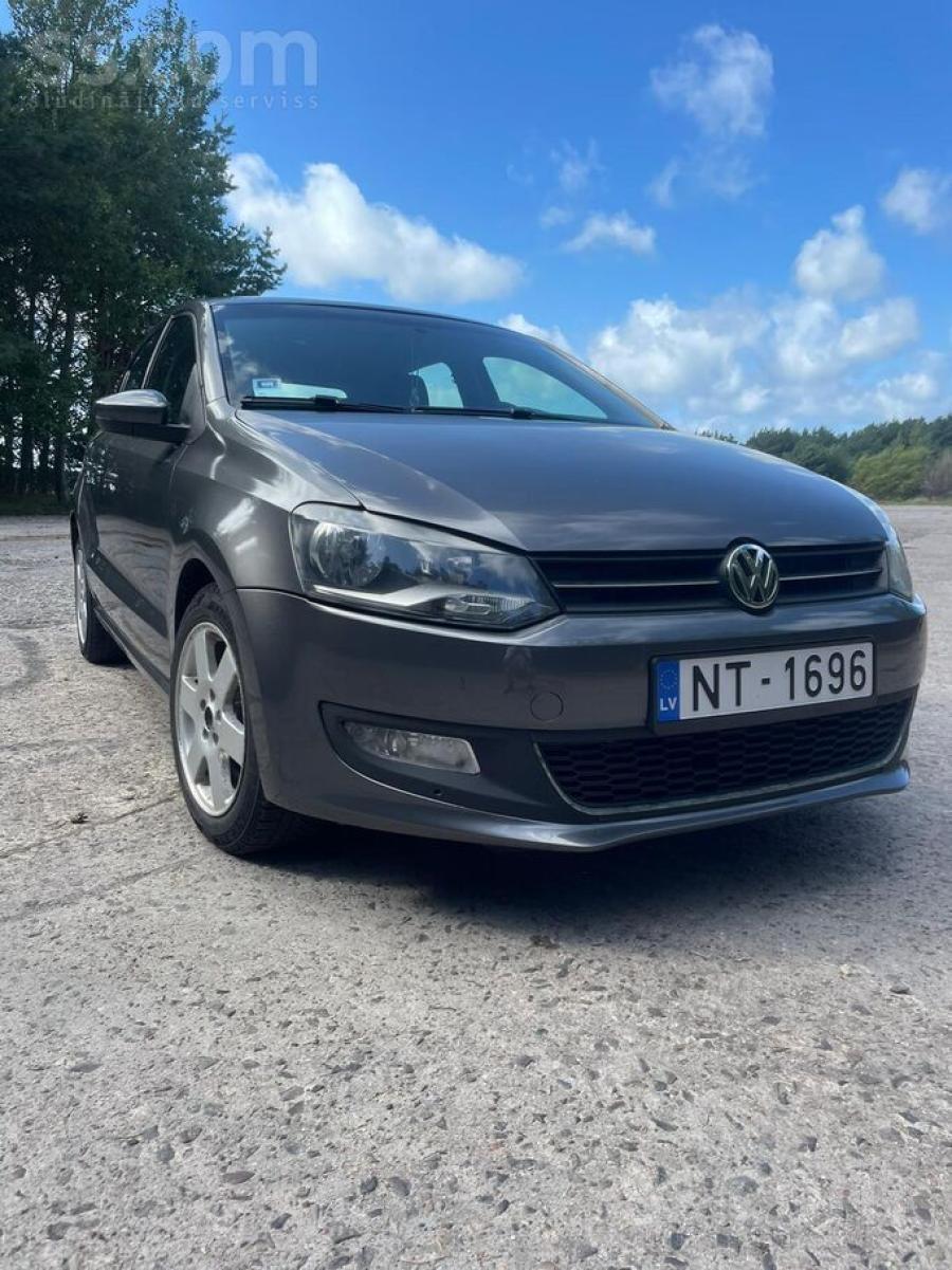 Pelēks Volkswagen Polo 2010 Liepāja, ar dzinēja tilpumu 1.20 L un nobraukumu 233 tūkst. km par 2790 €, foto 1 vietnē AUTOMOTO.COM.LV