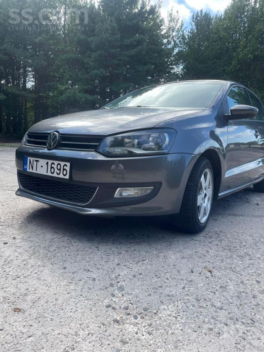 Pelēks Volkswagen Polo 2010 Liepāja, ar dzinēja tilpumu 1.20 L un nobraukumu 233 tūkst. km par 2790 €, foto 2 vietnē AUTOMOTO.COM.LV