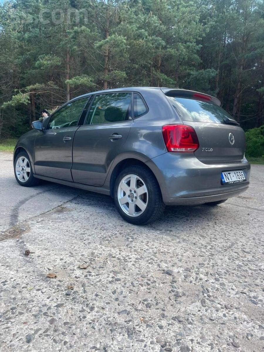 Pelēks Volkswagen Polo 2010 Liepāja, ar dzinēja tilpumu 1.20 L un nobraukumu 233 tūkst. km par 2790 €, foto 3 vietnē AUTOMOTO.COM.LV