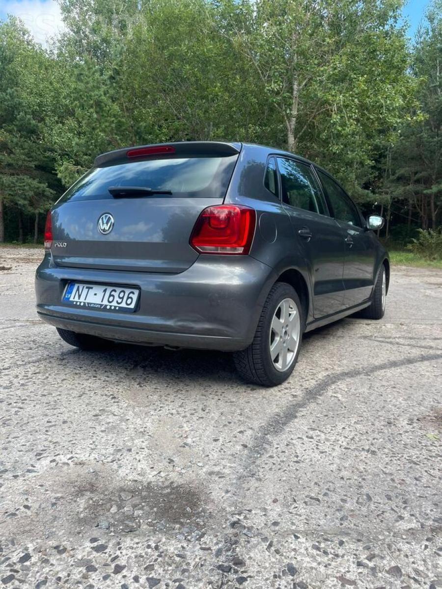Pelēks Volkswagen Polo 2010 Liepāja, ar dzinēja tilpumu 1.20 L un nobraukumu 233 tūkst. km par 2790 €, foto 4 vietnē AUTOMOTO.COM.LV