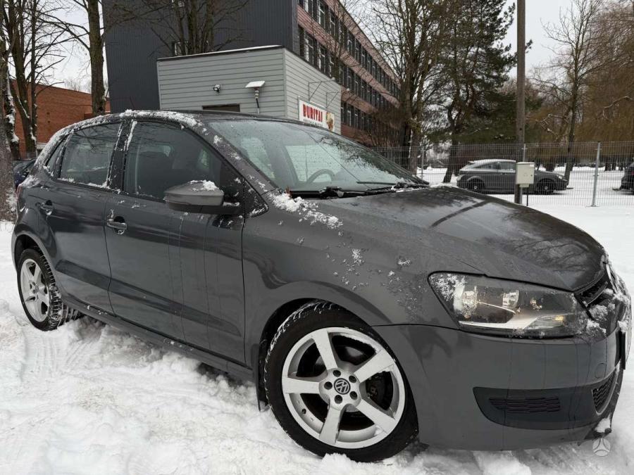 Pelēks Volkswagen Polo 2010 Kauņa, ar dzinēja tilpumu 1.60 L un nobraukumu 273 tūkst. km par 4650 €, foto 2 vietnē AUTOMOTO.COM.LV