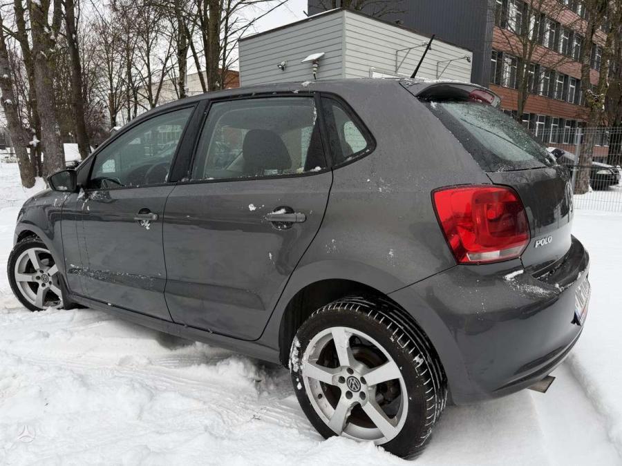 Pelēks Volkswagen Polo 2010 Kauņa, ar dzinēja tilpumu 1.60 L un nobraukumu 273 tūkst. km par 4650 €, foto 3 vietnē AUTOMOTO.COM.LV