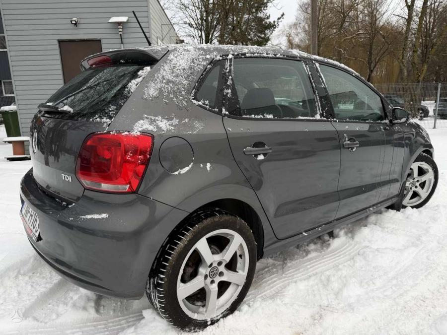 Pelēks Volkswagen Polo 2010 Kauņa, ar dzinēja tilpumu 1.60 L un nobraukumu 273 tūkst. km par 4650 €, foto 4 vietnē AUTOMOTO.COM.LV