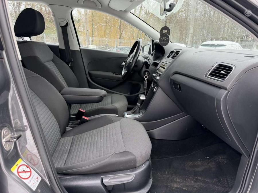 Pelēks Volkswagen Polo 2010 Kauņa, ar dzinēja tilpumu 1.60 L un nobraukumu 273 tūkst. km par 4650 €, foto 15 vietnē AUTOMOTO.COM.LV