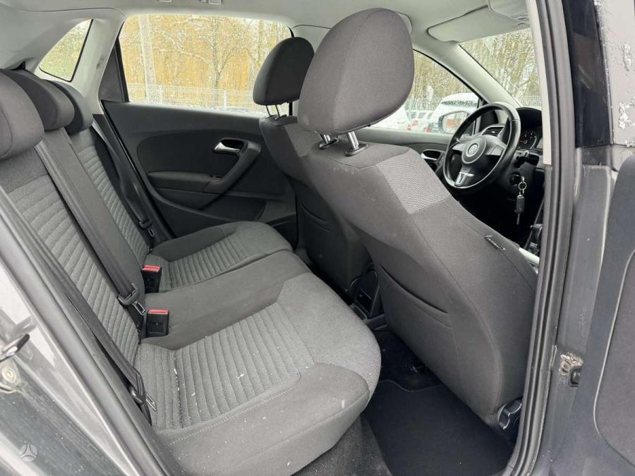 Pelēks Volkswagen Polo 2010 Kauņa, ar dzinēja tilpumu 1.60 L un nobraukumu 273 tūkst. km par 4650 €, foto 17 vietnē AUTOMOTO.COM.LV