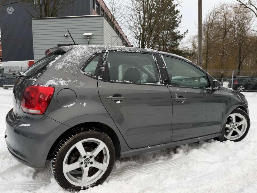 Pelēks Volkswagen Polo 2010 Kauņa, ar dzinēja tilpumu 1.60 L un nobraukumu 273 tūkst. km par 4650 €, foto 21 vietnē AUTOMOTO.COM.LV