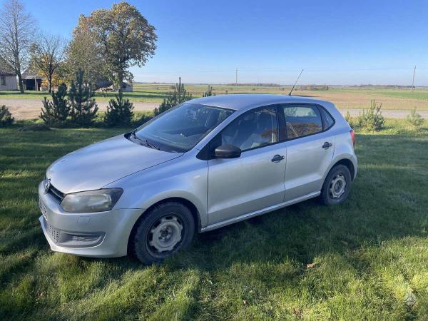 Pelēks Volkswagen Polo 2010 Kretinga, ar dzinēja tilpumu 1.20 L un nobraukumu 101 tūkst. km par 2900 €, foto 1 vietnē AUTOMOTO.COM.LV