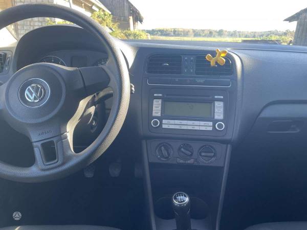 Pelēks Volkswagen Polo 2010 Kretinga, ar dzinēja tilpumu 1.20 L un nobraukumu 101 tūkst. km par 2900 €, foto 2 vietnē AUTOMOTO.COM.LV