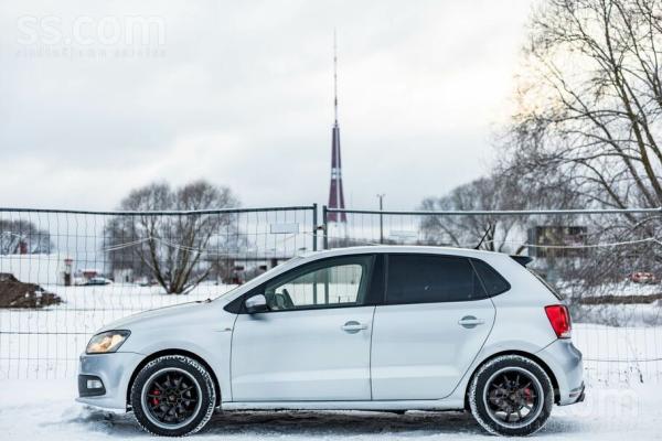 Grey Volkswagen Polo 2010 in Riga, with an engine capacity of 1.60 L and mileage of 213 thousand km for 4190 €, photo 4 on AUTOMOTO.COM.LV