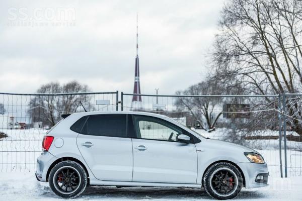 Grey Volkswagen Polo 2010 in Riga, with an engine capacity of 1.60 L and mileage of 213 thousand km for 4190 €, photo 5 on AUTOMOTO.COM.LV