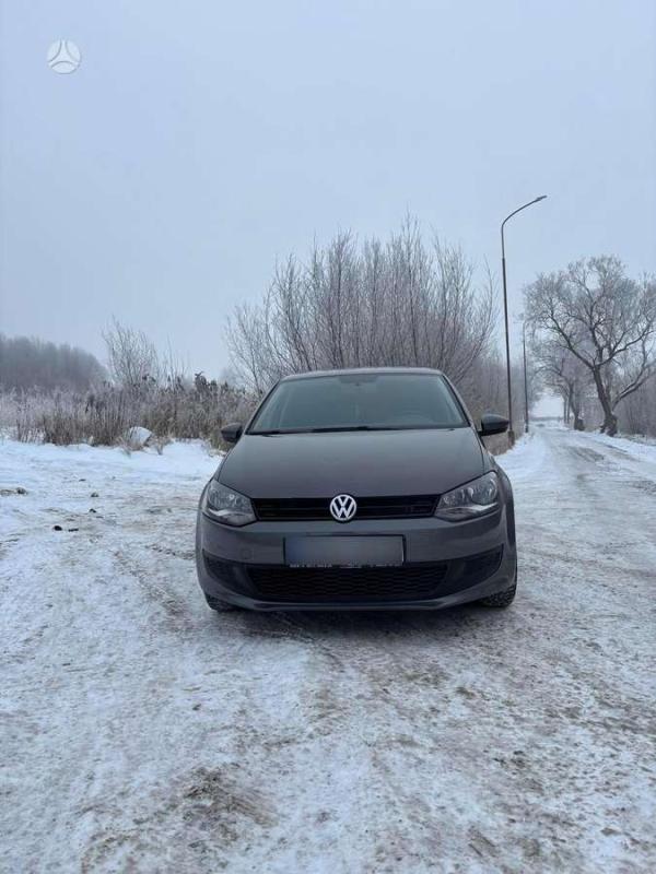 Grey Volkswagen Polo 2010 in Siauliai, with an engine capacity of 1.60 L and mileage of 366 thousand km for 2500 €, photo 3 on AUTOMOTO.COM.LV