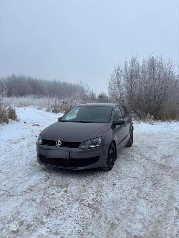 Grey Volkswagen Polo 2010 in Siauliai, with an engine capacity of 1.60 L and mileage of 366 thousand km for 2500 €, photo 4 on AUTOMOTO.COM.LV