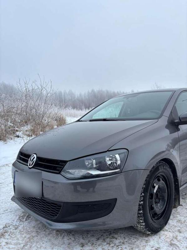 Grey Volkswagen Polo 2010 in Siauliai, with an engine capacity of 1.60 L and mileage of 366 thousand km for 2500 €, photo 5 on AUTOMOTO.COM.LV
