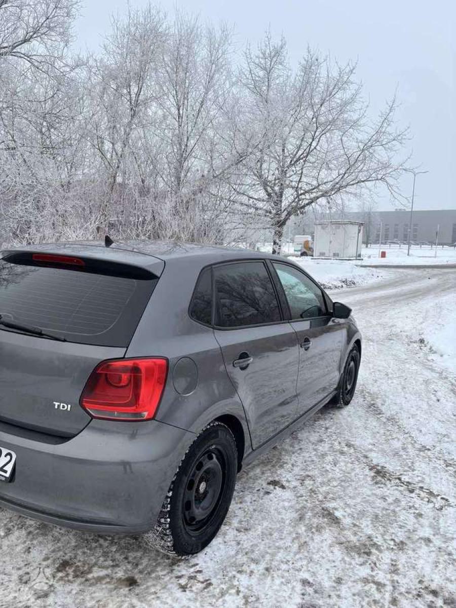 Pelēks Volkswagen Polo 2010 Šauļi, ar dzinēja tilpumu 1.60 L un nobraukumu 366 tūkst. km par 2500 €, foto 8 vietnē AUTOMOTO.COM.LV