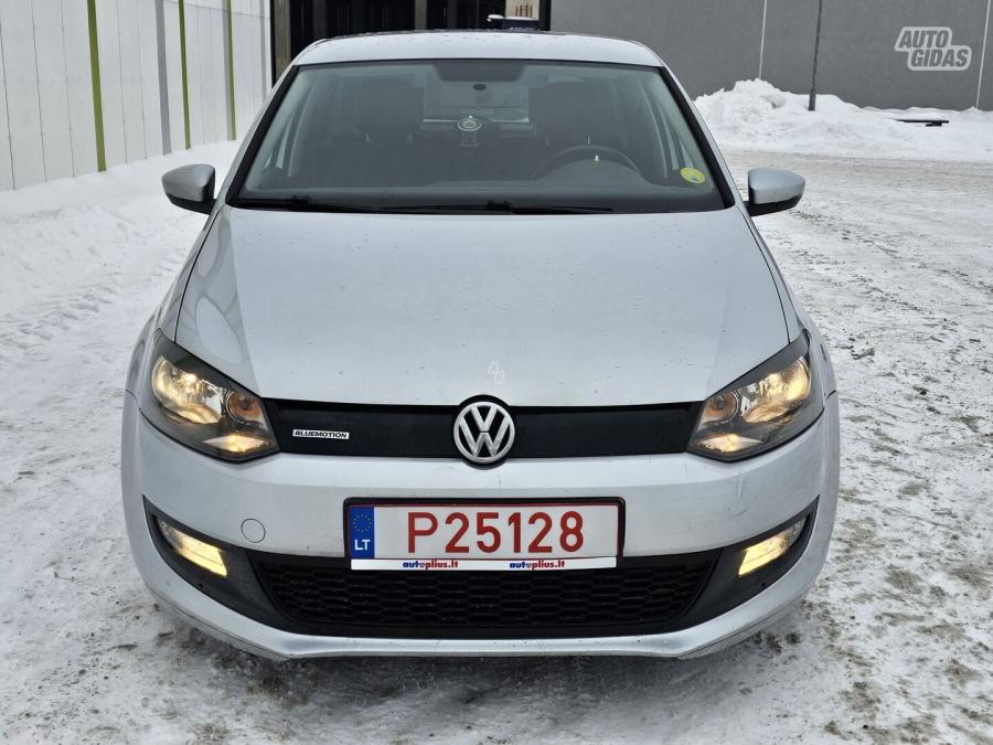 Grey Volkswagen Polo 2010 in Ariogala, with an engine capacity of 1.20 L and mileage of 200 thousand km for 4200 €, photo 6 on AUTOMOTO.COM.LV