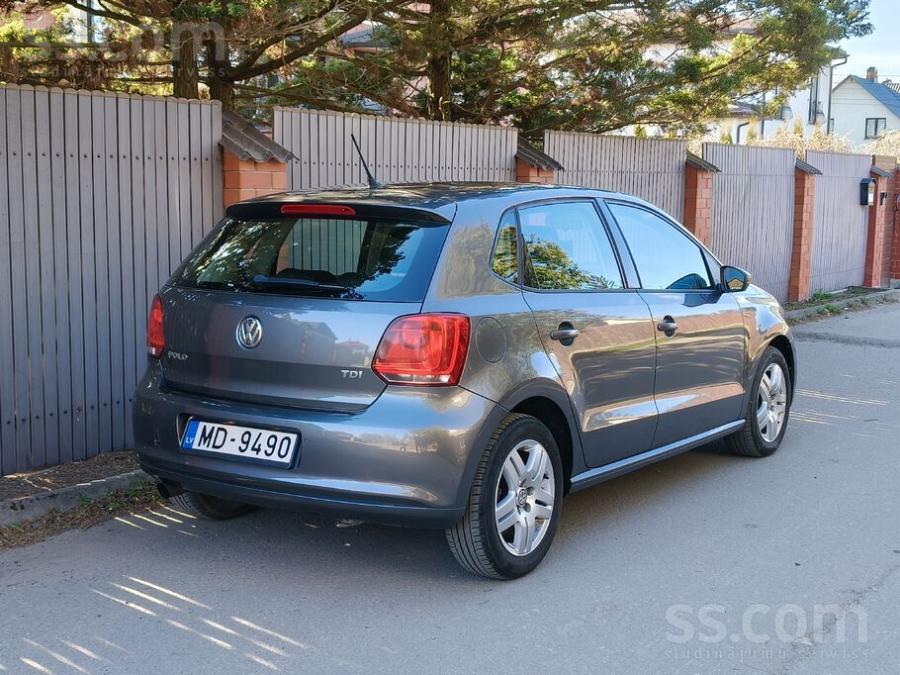 Pelēks Volkswagen Polo 2010 Rīga, ar dzinēja tilpumu 1.60 L un nobraukumu 256 tūkst. km par 2450 €, foto 5 vietnē AUTOMOTO.COM.LV