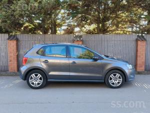 Pelēks Volkswagen Polo 2010 Rīga, ar dzinēja tilpumu 1.60 L un nobraukumu 256 tūkst. km par 2450 €, foto 8 vietnē AUTOMOTO.COM.LV