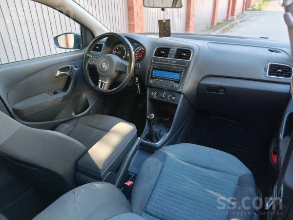 Pelēks Volkswagen Polo 2010 Rīga, ar dzinēja tilpumu 1.60 L un nobraukumu 256 tūkst. km par 2450 €, foto 9 vietnē AUTOMOTO.COM.LV