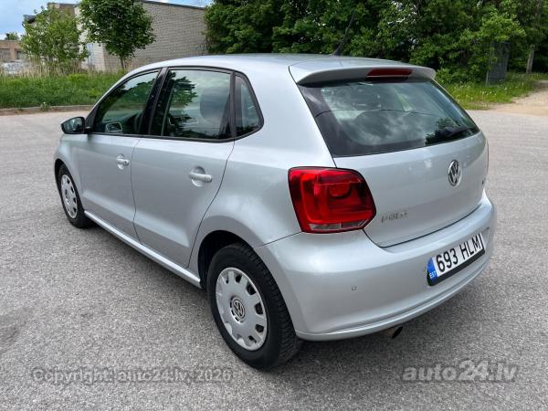 Grey Volkswagen Polo 2010 in Tallinn, with an engine capacity of 1.60 L and mileage of 220 thousand km for 3300 €, photo 3 on AUTOMOTO.COM.LV